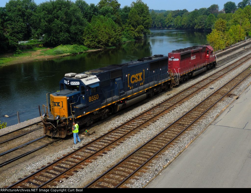 CSX 8550 and HLCX 6249